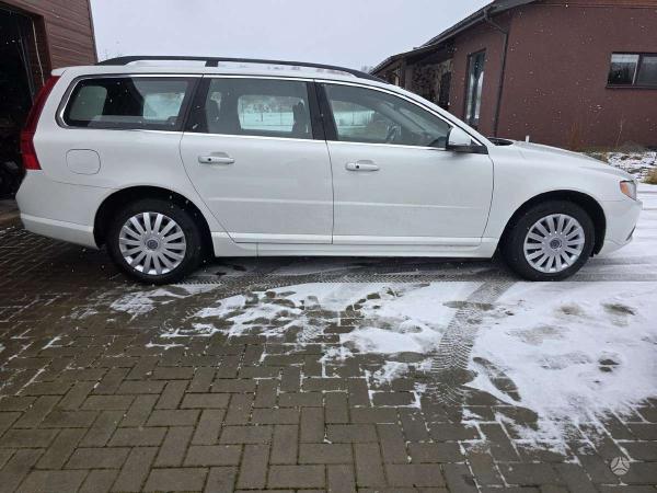 Balts Volvo V70 2012 Viļņa, ar dzinēja tilpumu 2.40 L un nobraukumu 252 tūkst. km par 6500 €, foto 7 vietnē AUTOMOTO.COM.LV