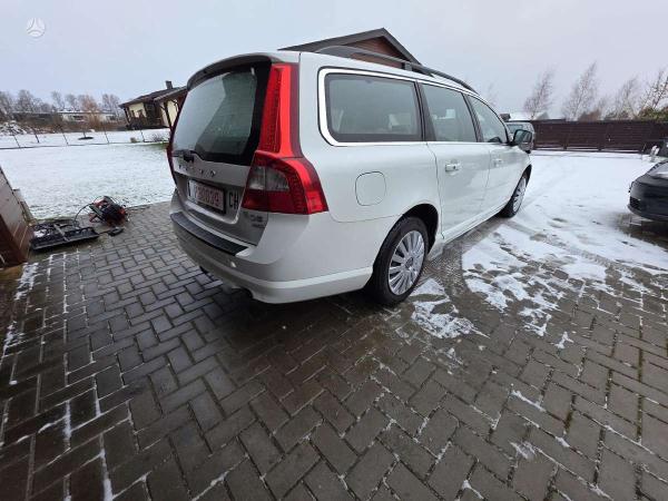 Balts Volvo V70 2012 Viļņa, ar dzinēja tilpumu 2.40 L un nobraukumu 252 tūkst. km par 6500 €, foto 8 vietnē AUTOMOTO.COM.LV