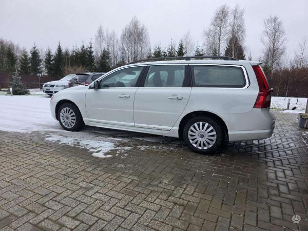 Balts Volvo V70 2012 Viļņa, ar dzinēja tilpumu 2.40 L un nobraukumu 252 tūkst. km par 6500 €, foto 9 vietnē AUTOMOTO.COM.LV