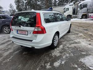 White Volvo V70 2012 in Vilnius, with an engine capacity of 2.40 L and mileage of 253 thousand km for 6500 €, photo 5 on AUTOMOTO.COM.LV