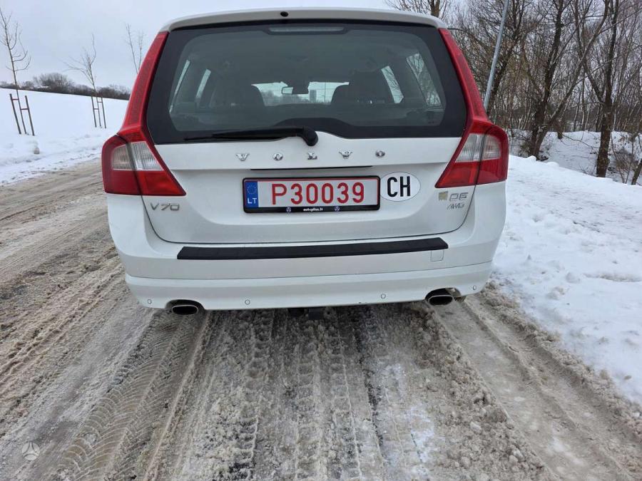 White Volvo V70 2012 in Vilnius, with an engine capacity of 2.40 L and mileage of 253 thousand km for 6500 €, photo 19 on AUTOMOTO.COM.LV