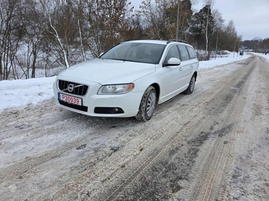 White Volvo V70 2012 in Vilnius, with an engine capacity of 2.40 L and mileage of 253 thousand km for 6500 €, photo 25 on AUTOMOTO.COM.LV