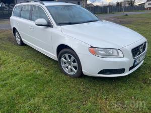 Balts Volvo V70 2012 Rīga, ar dzinēja tilpumu 2.00 L un nobraukumu 326 tūkst. km par 6200 €, foto  vietnē AUTOMOTO.COM.LV
