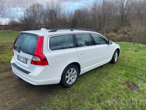 White Volvo V70 2012 in Riga, with an engine capacity of 2.00 L and mileage of 326 thousand km for 6200 €, photo 4 on AUTOMOTO.COM.LV