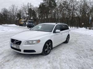 White Volvo V70 2012 in Vilnius, with an engine capacity of 1.60 L and mileage of 348 thousand km for 4000 €, photo 4 on AUTOMOTO.COM.LV