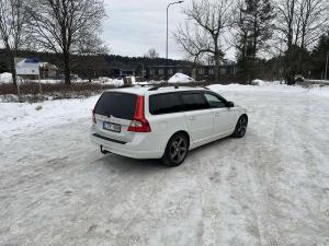 White Volvo V70 2012 in Vilnius, with an engine capacity of 1.60 L and mileage of 348 thousand km for 4000 €, photo 9 on AUTOMOTO.COM.LV