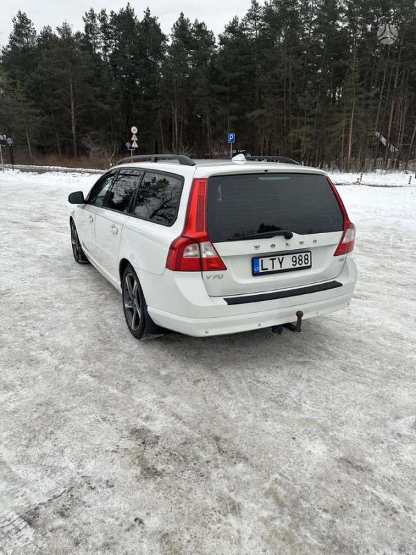 White Volvo V70 2012 in Vilnius, with an engine capacity of 1.60 L and mileage of 348 thousand km for 4000 €, photo 10 on AUTOMOTO.COM.LV