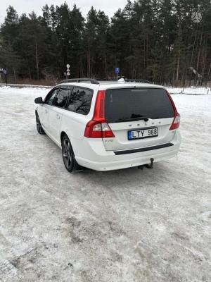 White Volvo V70 2012 in Vilnius, with an engine capacity of 1.60 L and mileage of 348 thousand km for 4000 €, photo 10 on AUTOMOTO.COM.LV