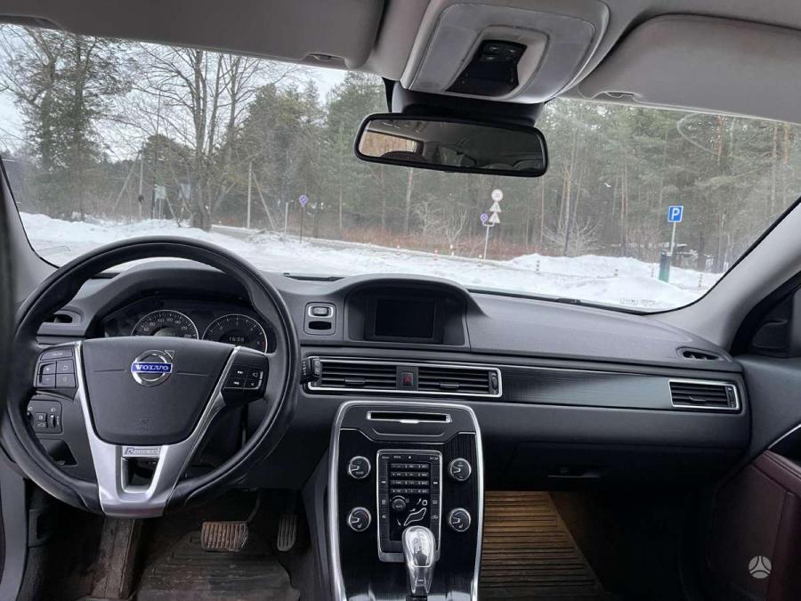 White Volvo V70 2012 in Vilnius, with an engine capacity of 1.60 L and mileage of 348 thousand km for 4000 €, photo 14 on AUTOMOTO.COM.LV