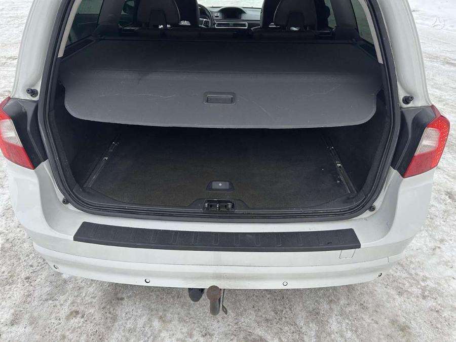 White Volvo V70 2012 in Vilnius, with an engine capacity of 1.60 L and mileage of 348 thousand km for 4000 €, photo 18 on AUTOMOTO.COM.LV