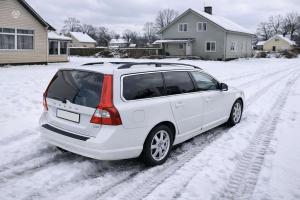 White Volvo V70 2012 in Silute, with an engine capacity of 1.56 L and mileage of 399 thousand km for 2900 €, photo  on AUTOMOTO.COM.LV