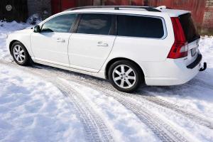 White Volvo V70 2012 in Silute, with an engine capacity of 1.56 L and mileage of 399 thousand km for 2900 €, photo 4 on AUTOMOTO.COM.LV