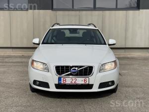 White Volvo V70 2012 in Riga, with an engine capacity of 2.00 L and mileage of 326 thousand km for 4990 €, photo 3 on AUTOMOTO.COM.LV