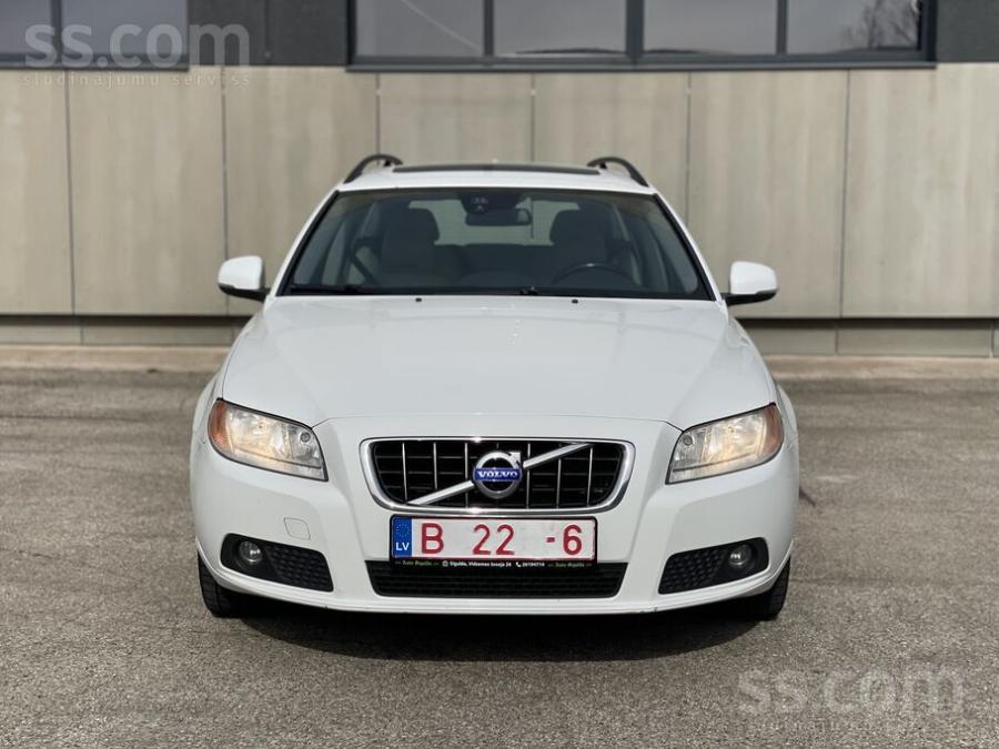 White Volvo V70 2012 in Riga, with an engine capacity of 2.00 L and mileage of 326 thousand km for 4990 €, photo 3 on AUTOMOTO.COM.LV