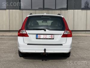 White Volvo V70 2012 in Riga, with an engine capacity of 2.00 L and mileage of 326 thousand km for 4990 €, photo 6 on AUTOMOTO.COM.LV