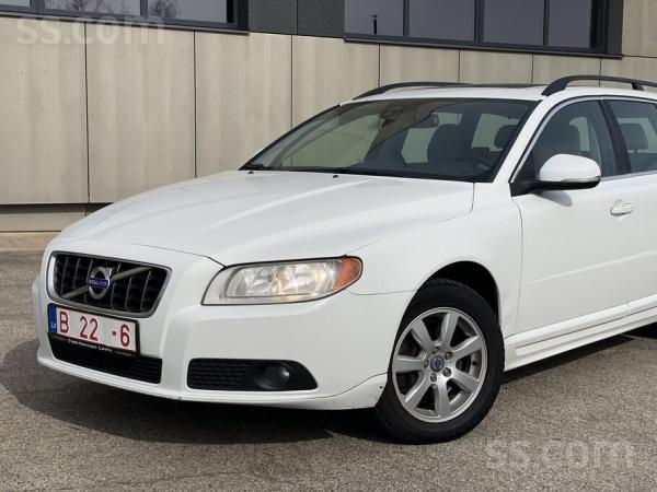 White Volvo V70 2012 in Riga, with an engine capacity of 2.00 L and mileage of 326 thousand km for 5490 €, photo 7 on AUTOMOTO.COM.LV