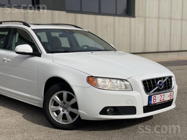 White Volvo V70 2012 in Riga, with an engine capacity of 2.00 L and mileage of 326 thousand km for 5490 €, photo 8 on AUTOMOTO.COM.LV