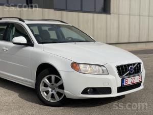 White Volvo V70 2012 in Riga, with an engine capacity of 2.00 L and mileage of 326 thousand km for 4990 €, photo 9 on AUTOMOTO.COM.LV