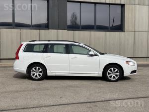 White Volvo V70 2012 in Riga, with an engine capacity of 2.00 L and mileage of 326 thousand km for 4990 €, photo 13 on AUTOMOTO.COM.LV