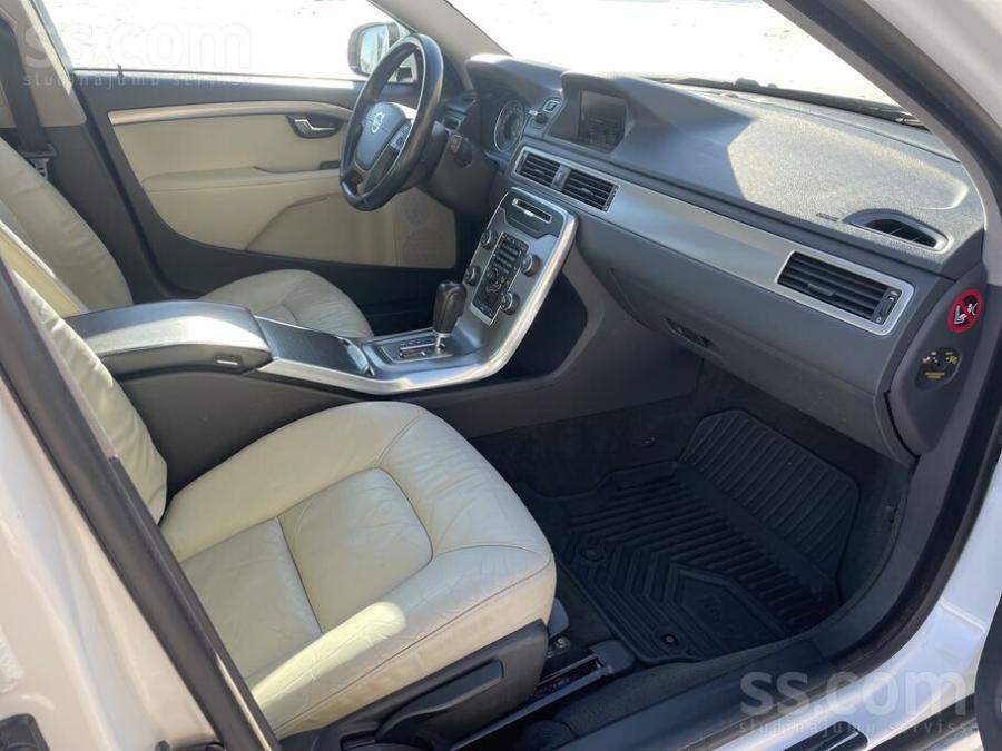 White Volvo V70 2012 in Riga, with an engine capacity of 2.00 L and mileage of 326 thousand km for 4990 €, photo 17 on AUTOMOTO.COM.LV