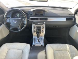 White Volvo V70 2012 in Riga, with an engine capacity of 2.00 L and mileage of 326 thousand km for 4990 €, photo 18 on AUTOMOTO.COM.LV