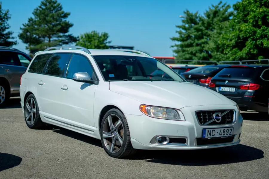Balts Volvo V70 2012 Liepāja, ar dzinēja tilpumu 2.00 L un nobraukumu 368 tūkst. km par 6500 €, foto 6 vietnē AUTOMOTO.COM.LV