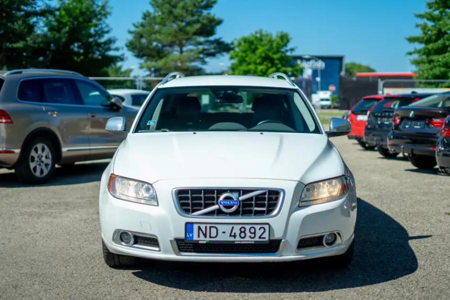 Balts Volvo V70 2012 Liepāja, ar dzinēja tilpumu 2.00 L un nobraukumu 368 tūkst. km par 6500 €, foto 7 vietnē AUTOMOTO.COM.LV