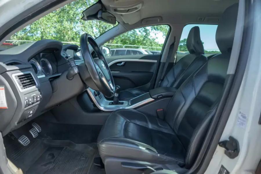 Balts Volvo V70 2012 Liepāja, ar dzinēja tilpumu 2.00 L un nobraukumu 368 tūkst. km par 6500 €, foto 9 vietnē AUTOMOTO.COM.LV