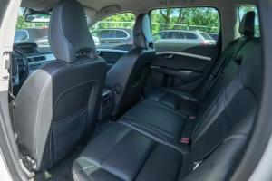 Balts Volvo V70 2012 Liepāja, ar dzinēja tilpumu 2.00 L un nobraukumu 368 tūkst. km par 6500 €, foto 10 vietnē AUTOMOTO.COM.LV