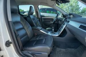 Balts Volvo V70 2012 Liepāja, ar dzinēja tilpumu 2.00 L un nobraukumu 368 tūkst. km par 6500 €, foto 13 vietnē AUTOMOTO.COM.LV