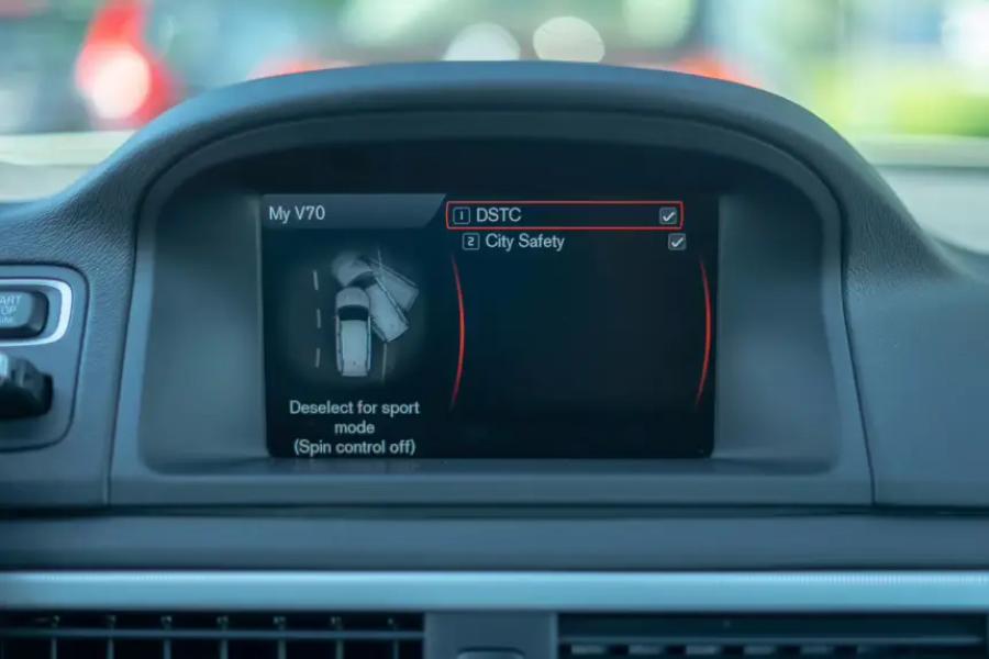 Balts Volvo V70 2012 Liepāja, ar dzinēja tilpumu 2.00 L un nobraukumu 368 tūkst. km par 6500 €, foto 21 vietnē AUTOMOTO.COM.LV