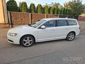 White Volvo V70 2012 in Liepaja, with an engine capacity of 2.00 L and mileage of 345 thousand km for 4950 €, photo  on AUTOMOTO.COM.LV