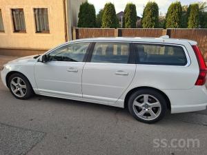 White Volvo V70 2012 in Liepaja, with an engine capacity of 2.00 L and mileage of 345 thousand km for 4950 €, photo 4 on AUTOMOTO.COM.LV