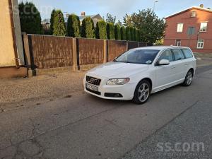 White Volvo V70 2012 in Liepaja, with an engine capacity of 2.00 L and mileage of 345 thousand km for 4950 €, photo 6 on AUTOMOTO.COM.LV