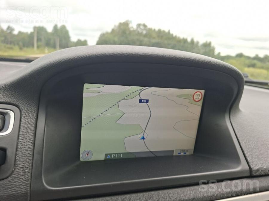 White Volvo V70 2012 in Liepaja, with an engine capacity of 2.00 L and mileage of 345 thousand km for 4950 €, photo 8 on AUTOMOTO.COM.LV