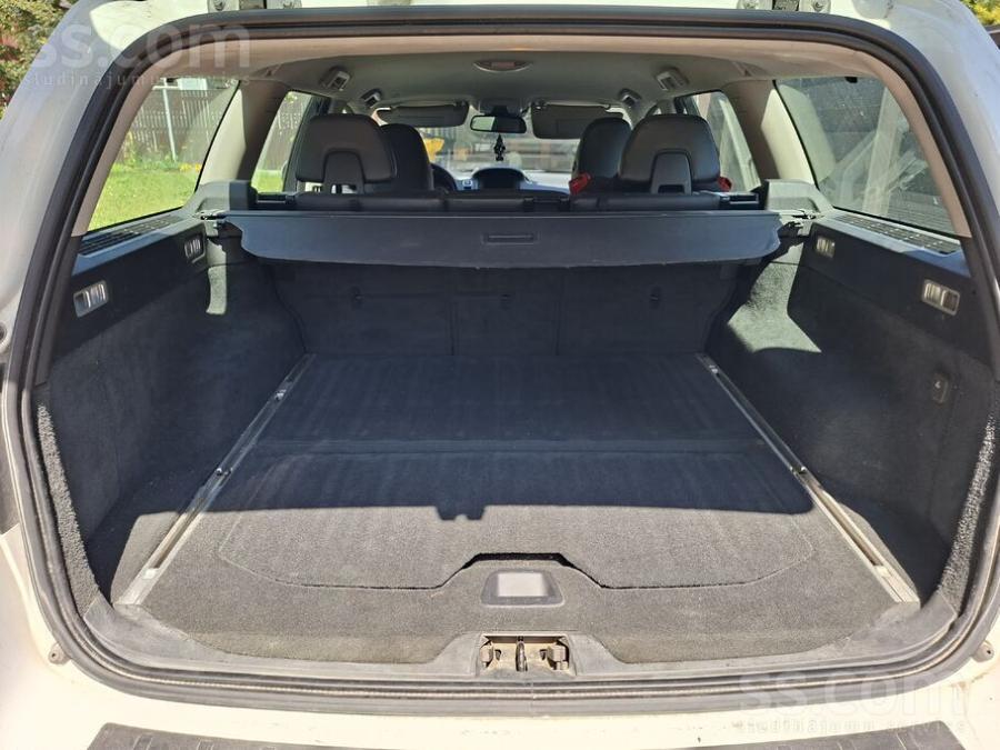 White Volvo V70 2012 in Liepaja, with an engine capacity of 2.00 L and mileage of 345 thousand km for 4950 €, photo 12 on AUTOMOTO.COM.LV