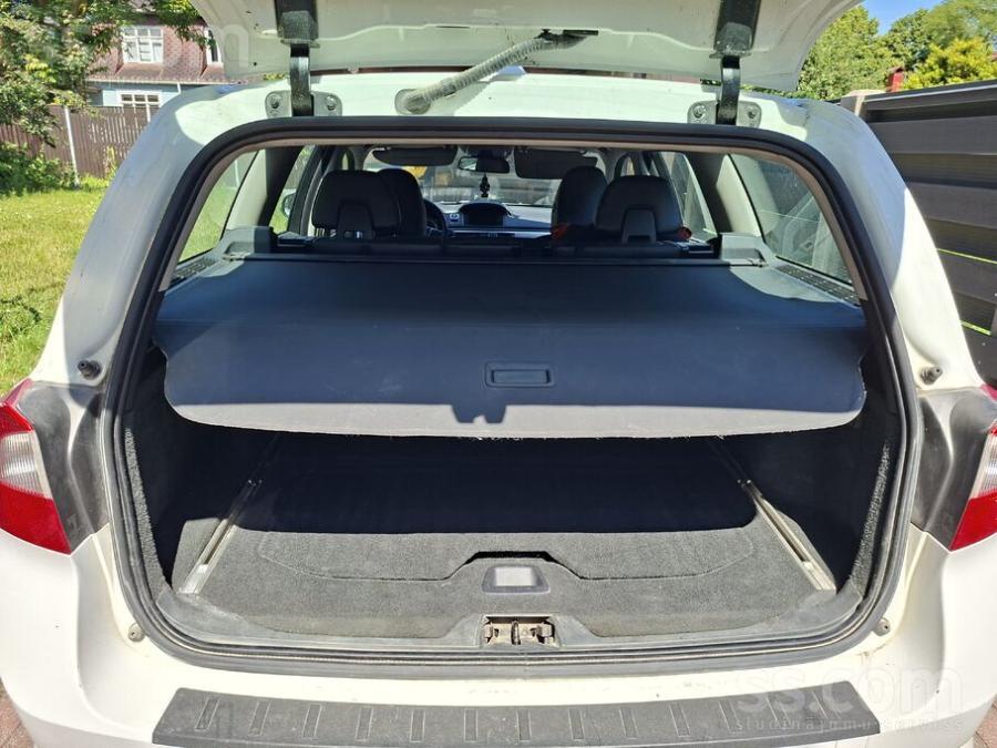 White Volvo V70 2012 in Liepaja, with an engine capacity of 2.00 L and mileage of 345 thousand km for 4950 €, photo 14 on AUTOMOTO.COM.LV