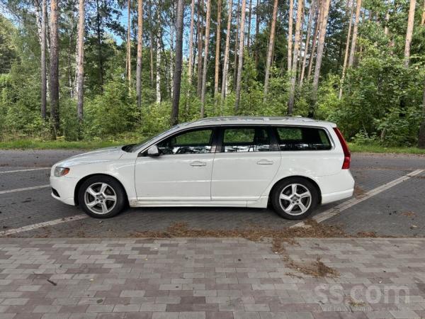 Белый Вольво В70 2012 в Юрмала, объемом двигателя 1.60 л и пробегом 363 тыс. км за 4000 €, фото 3 на AUTOMOTO.COM.LV