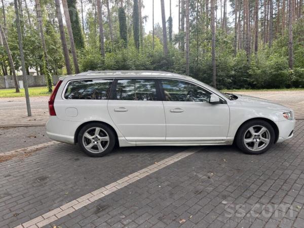 Белый Вольво В70 2012 в Юрмала, объемом двигателя 1.60 л и пробегом 363 тыс. км за 4000 €, фото 7 на AUTOMOTO.COM.LV