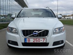 White Volvo V70 2012 in Rezekne, with an engine capacity of 2.00 L and mileage of 287 thousand km for 6990 €, photo  on AUTOMOTO.COM.LV