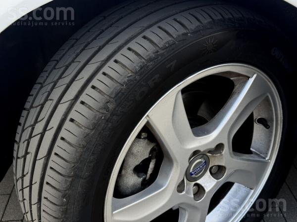 Balts Volvo V70 2012 Rēzekne, ar dzinēja tilpumu 2.00 L un nobraukumu 287 tūkst. km par 6990 €, foto 8 vietnē AUTOMOTO.COM.LV