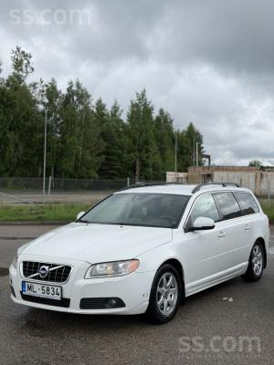 White Volvo V70 2013 in Riga, with an engine capacity of 2.40 L and mileage of 284 thousand km for 6300 €, photo  on AUTOMOTO.COM.LV