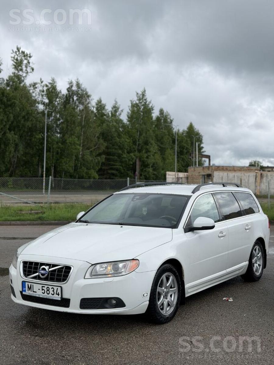 White Volvo V70 2013 in Riga, with an engine capacity of 2.40 L and mileage of 284 thousand km for 6300 €, photo 1 on AUTOMOTO.COM.LV