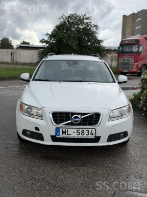 White Volvo V70 2013 in Riga, with an engine capacity of 2.40 L and mileage of 284 thousand km for 6300 €, photo 5 on AUTOMOTO.COM.LV