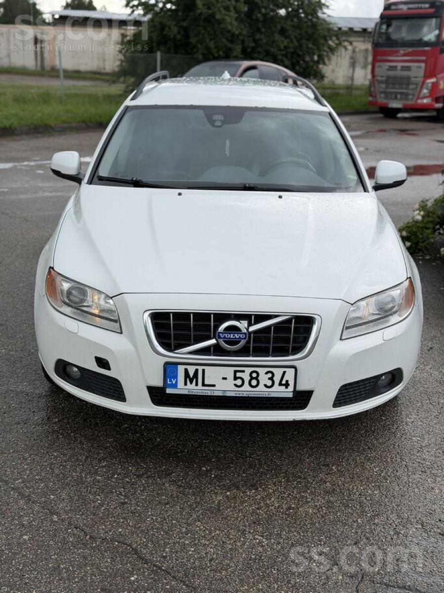 White Volvo V70 2013 in Riga, with an engine capacity of 2.40 L and mileage of 284 thousand km for 6300 €, photo 6 on AUTOMOTO.COM.LV