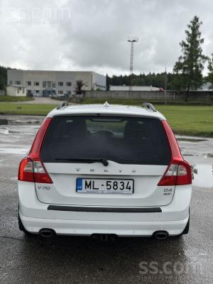 White Volvo V70 2013 in Riga, with an engine capacity of 2.40 L and mileage of 284 thousand km for 6300 €, photo 8 on AUTOMOTO.COM.LV