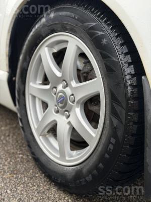 White Volvo V70 2013 in Riga, with an engine capacity of 2.40 L and mileage of 284 thousand km for 6300 €, photo 10 on AUTOMOTO.COM.LV