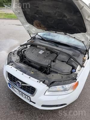 White Volvo V70 2013 in Riga, with an engine capacity of 2.40 L and mileage of 284 thousand km for 6300 €, photo 12 on AUTOMOTO.COM.LV