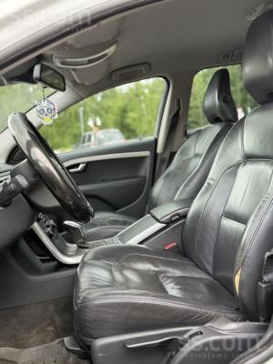 White Volvo V70 2013 in Riga, with an engine capacity of 2.40 L and mileage of 284 thousand km for 6300 €, photo 15 on AUTOMOTO.COM.LV