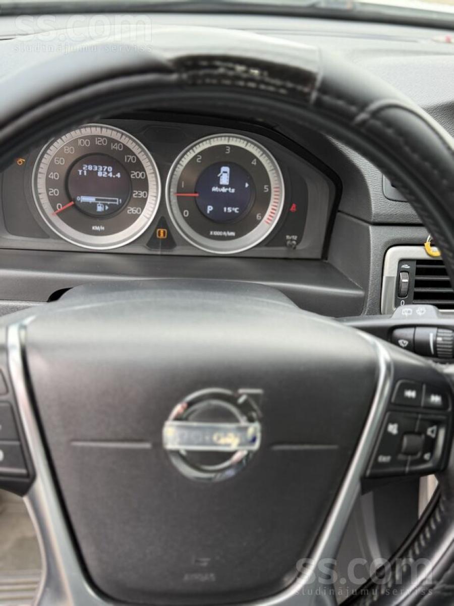 White Volvo V70 2013 in Riga, with an engine capacity of 2.40 L and mileage of 284 thousand km for 6300 €, photo 16 on AUTOMOTO.COM.LV